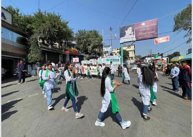 APS Ranikhet के बच्चों ने नुक्कड़ नाटक द्वारा दिया बड़ा संदेश, मिली वाहवाही