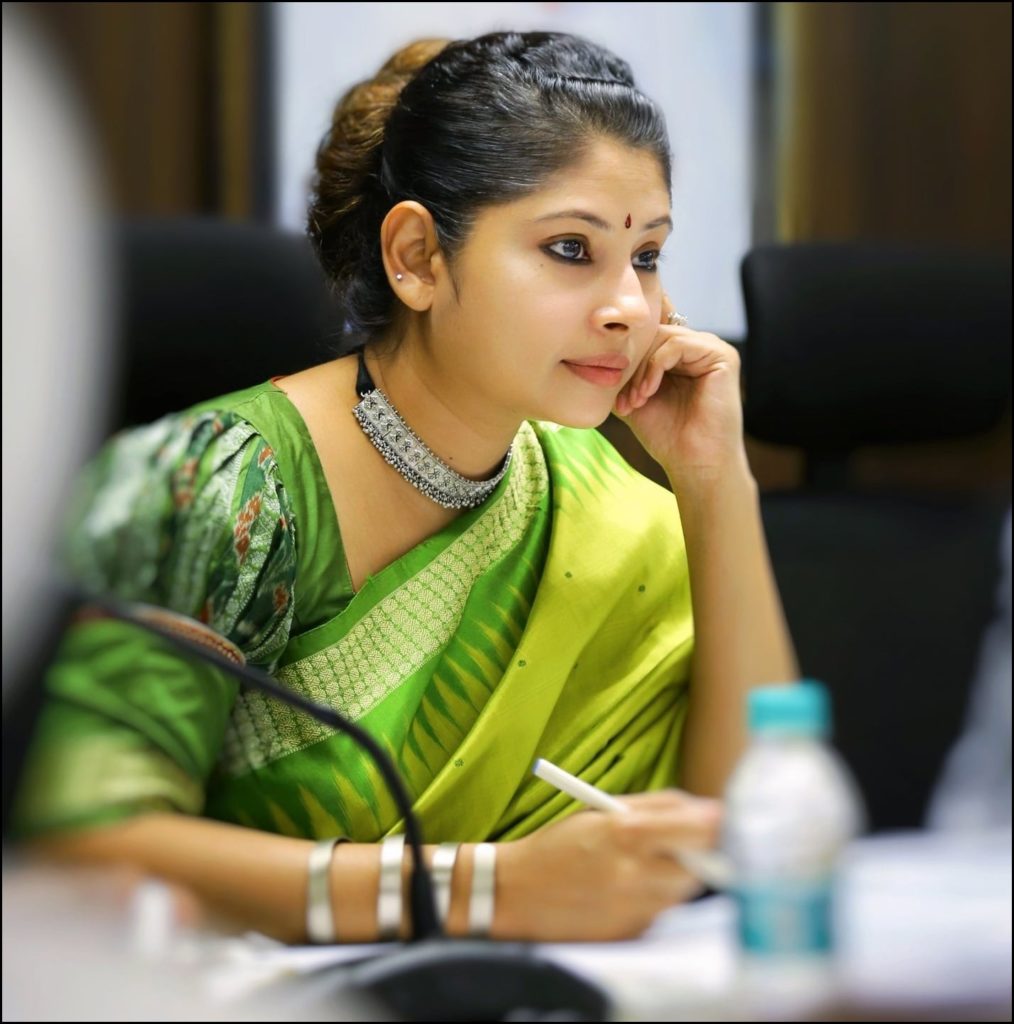 IAS Success Story : स्मिता सभरवाल 23 की उम्र में बनीं आईएएस - ias smita ...