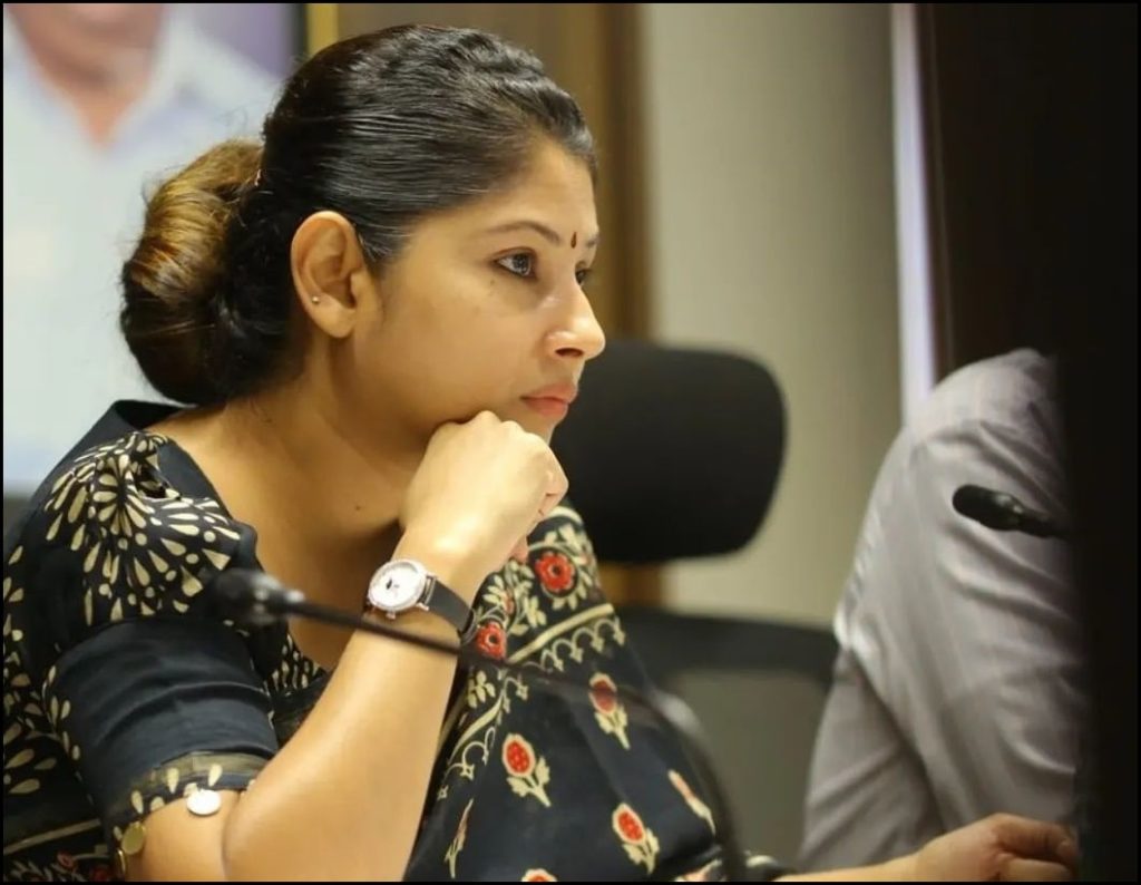 IAS Success Story : स्मिता सभरवाल 23 की उम्र में बनीं आईएएस - ias smita ...